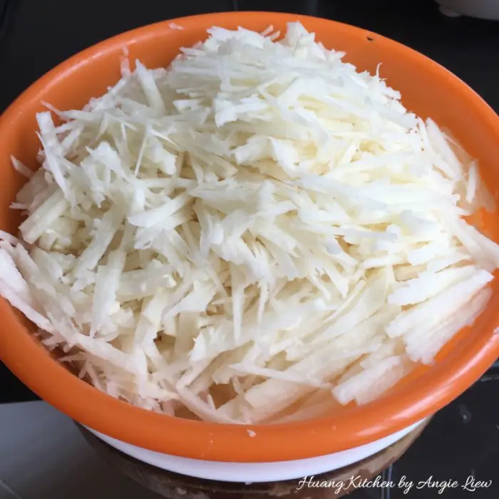 Fresh Spring Rolls (Popiah) Recipe 薄饼 | Huang Kitchen