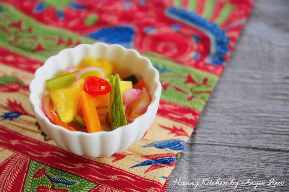 Cucumber and Pineapple Pickle Recipe 腌制黄瓜凤梨食谱 | Huang Kitchen