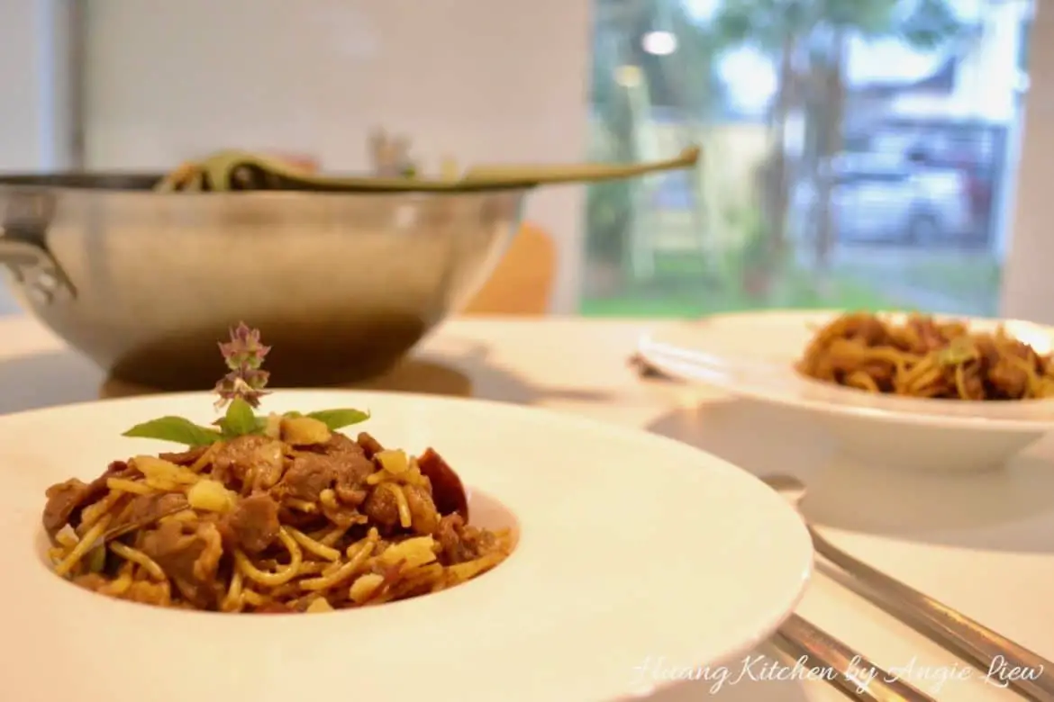 Salted Fish Pork Belly Pasta Recipe 咸鱼花腩煲意大利面 | Huang Kitchen