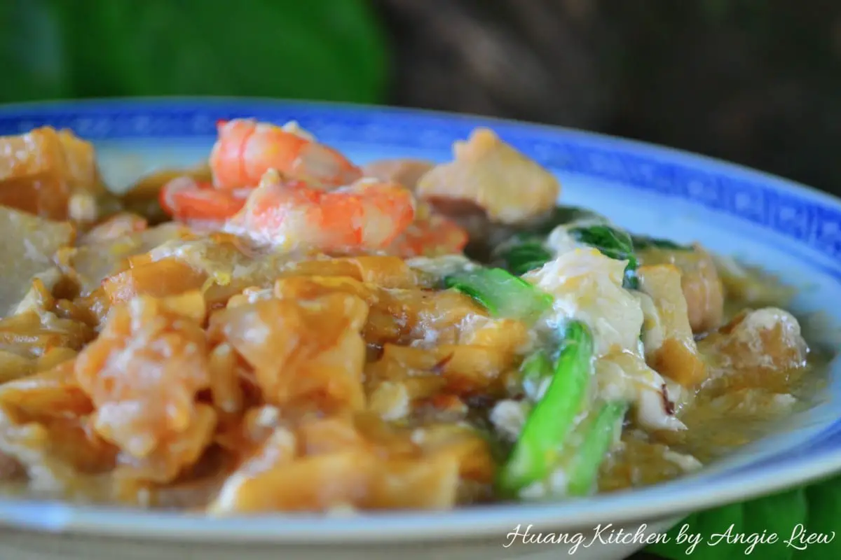 Wat Tan Hor (Flat Rice Noodles in Egg Gravy) 滑蛋河 | Huang Kitchen