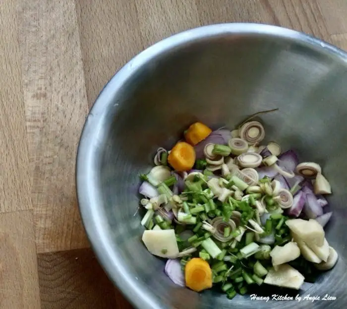 Thai Pandan Leaf Chicken Recipe 泰式香兰鸡 - Huang Kitchen