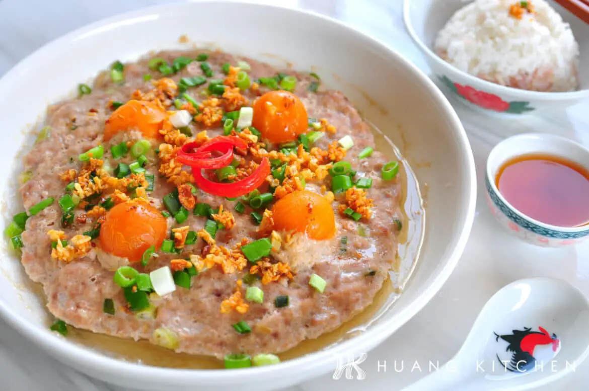 Steamed Meat with Salted Egg Recipe 咸蛋蒸肉饼食谱 | Huang Kitchen