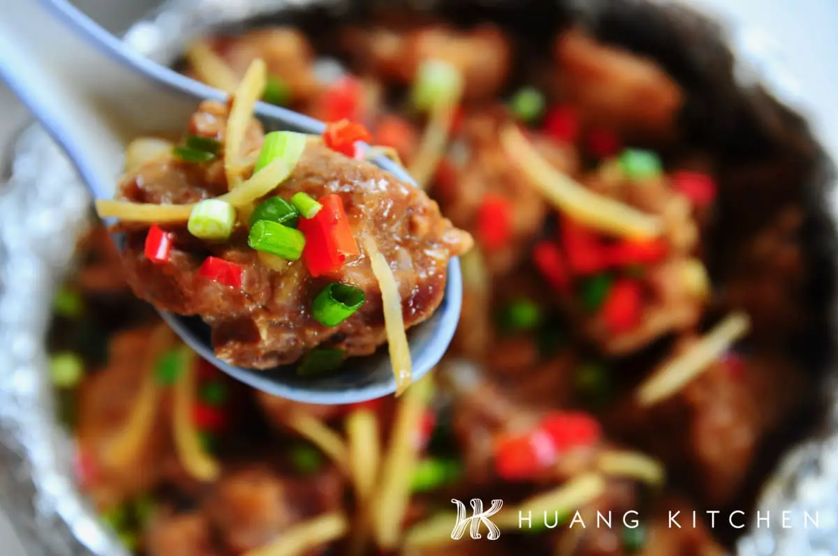 Steamed Hoisin Ribs In Bamboo Steamer 竹笼蒸海鲜酱排骨 - Huang Kitchen