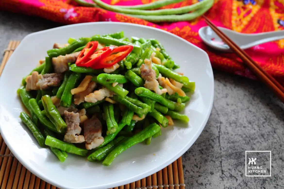 Stir Fry Chinese Long Bean With Pork Belly 长豆炒五花肉 - Huang Kitchen