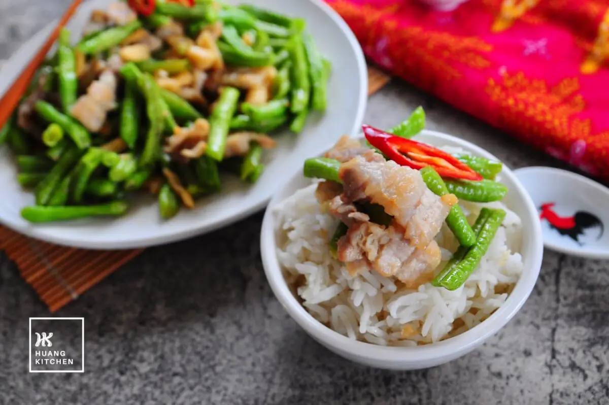 Stir Fry Chinese Long Bean With Pork Belly 长豆炒五花肉 - Huang Kitchen