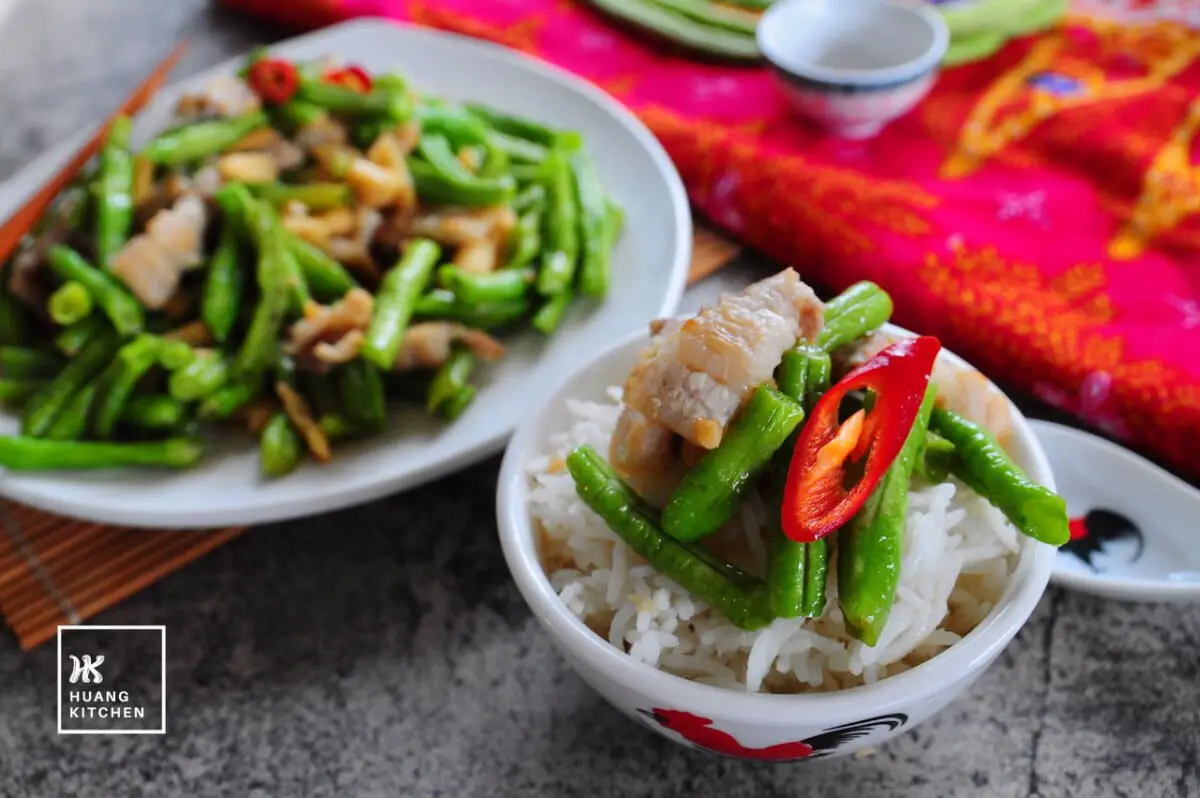 Stir Fry Chinese Long Bean With Pork Belly 长豆炒五花肉 - Huang Kitchen