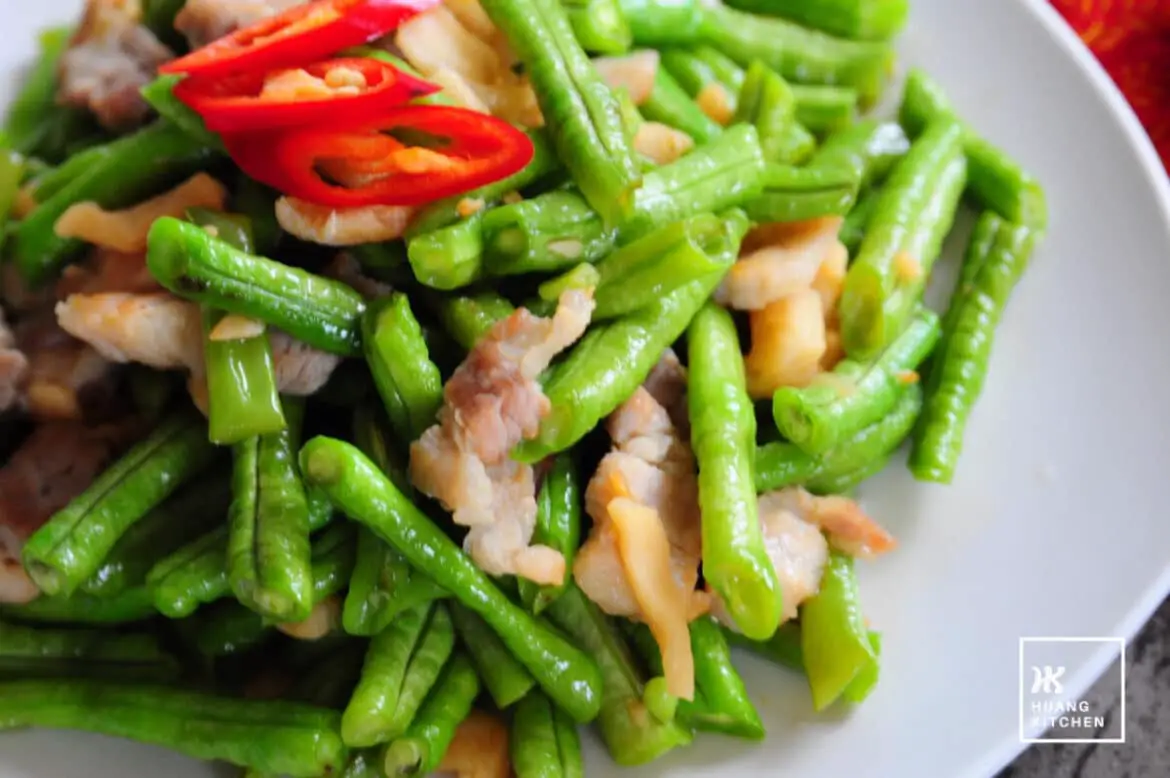 Stir Fry Chinese Long Bean With Pork Belly 长豆炒五花肉 - Huang Kitchen