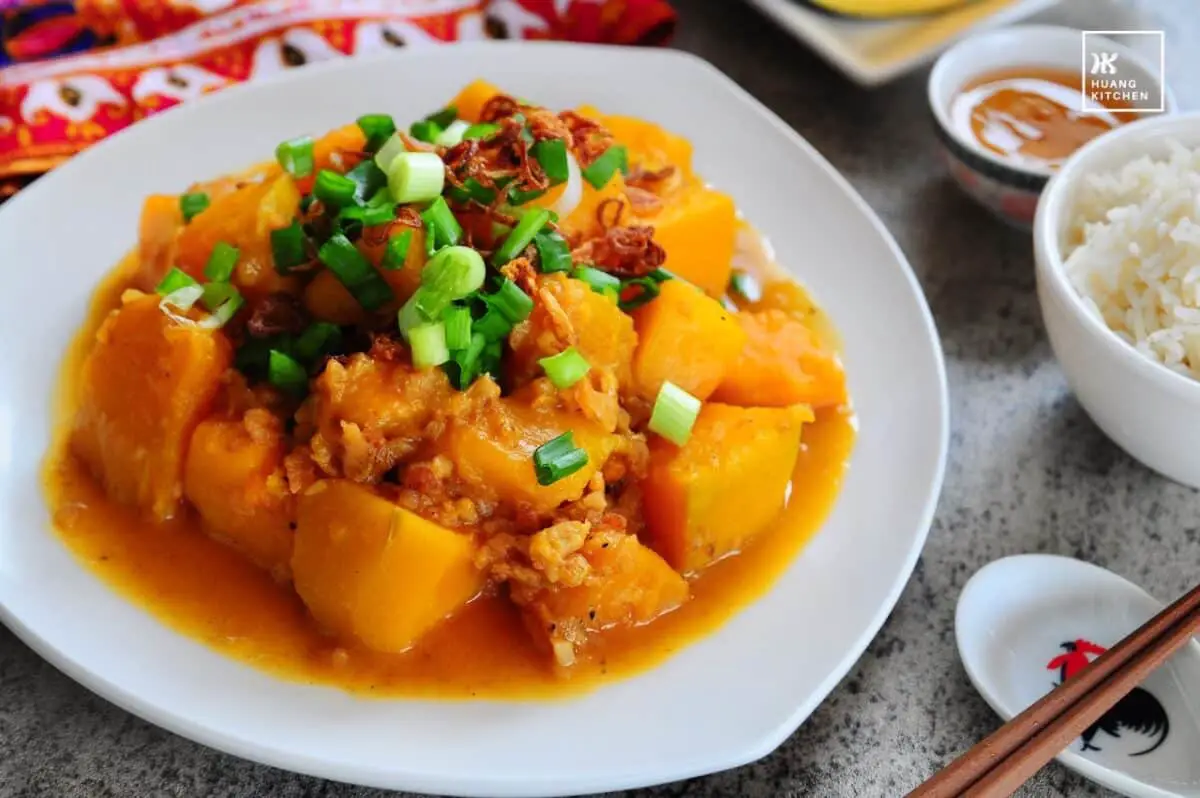 Chinese Stir Fry Pumpkin Recipe 中式炒金瓜食谱 | Huang Kitchen