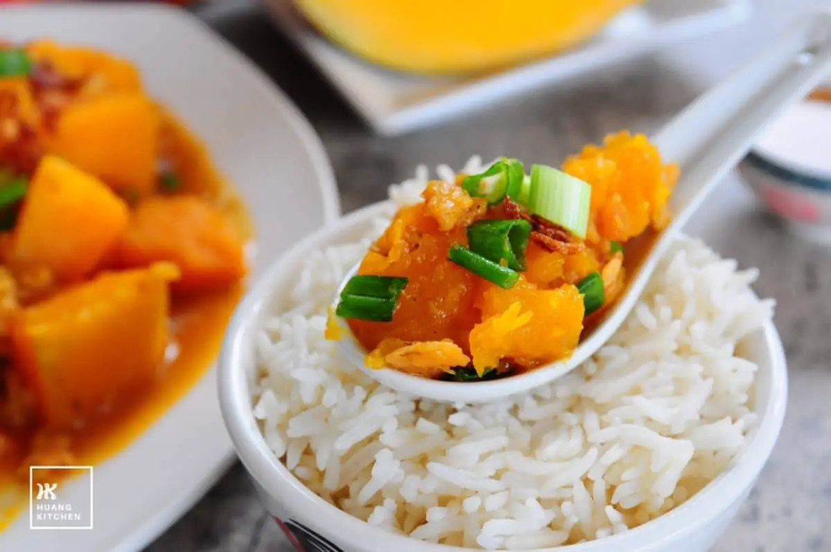 Chinese Stir Fry Pumpkin Recipe 中式炒金瓜食谱 | Huang Kitchen