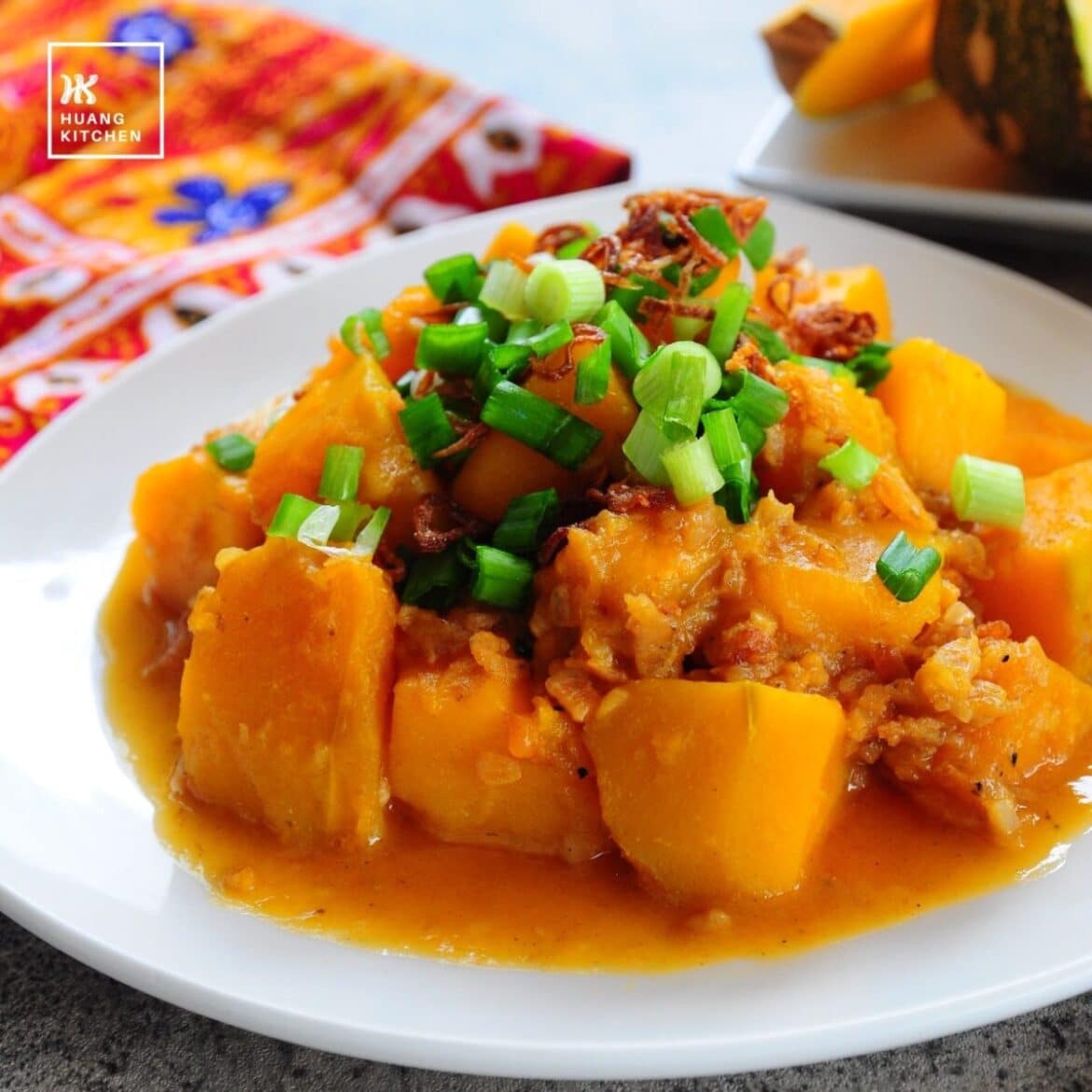 Chinese Stir Fry Pumpkin Recipe 中式炒金瓜食谱 | Huang Kitchen