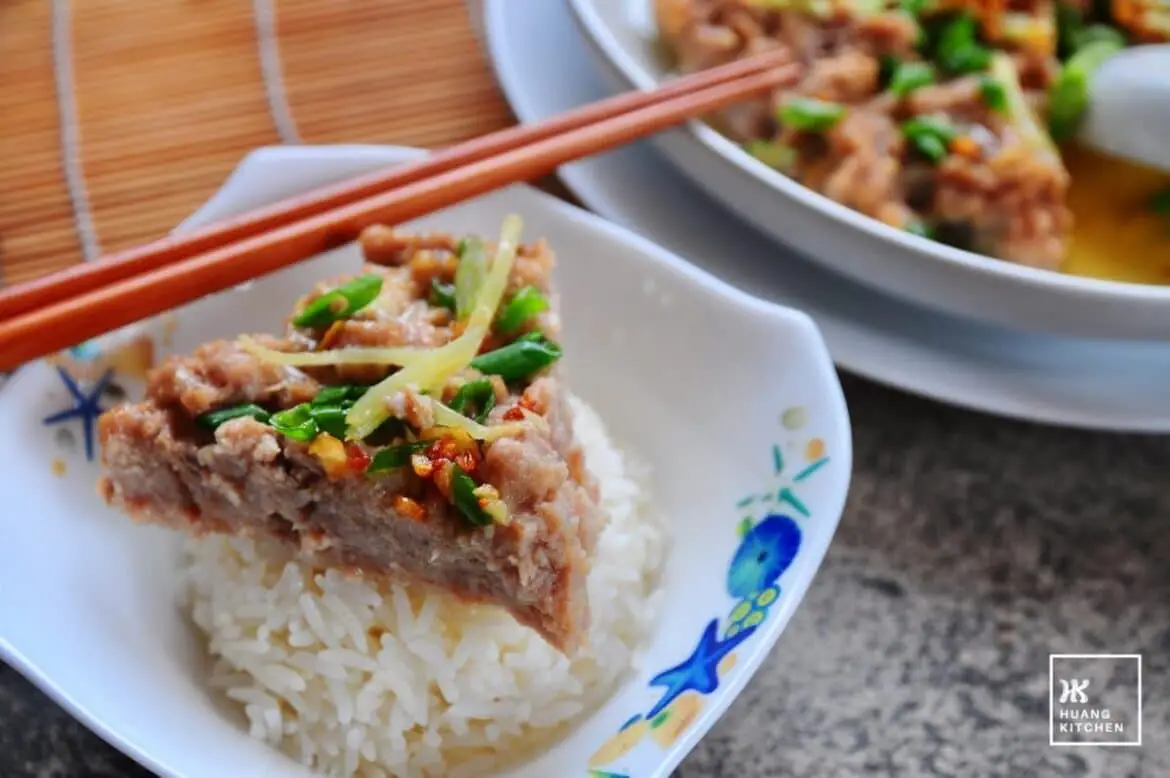 Steamed Minced Pork with Salted Fish Recipe 咸鱼蒸肉饼 | Huang Kitchen