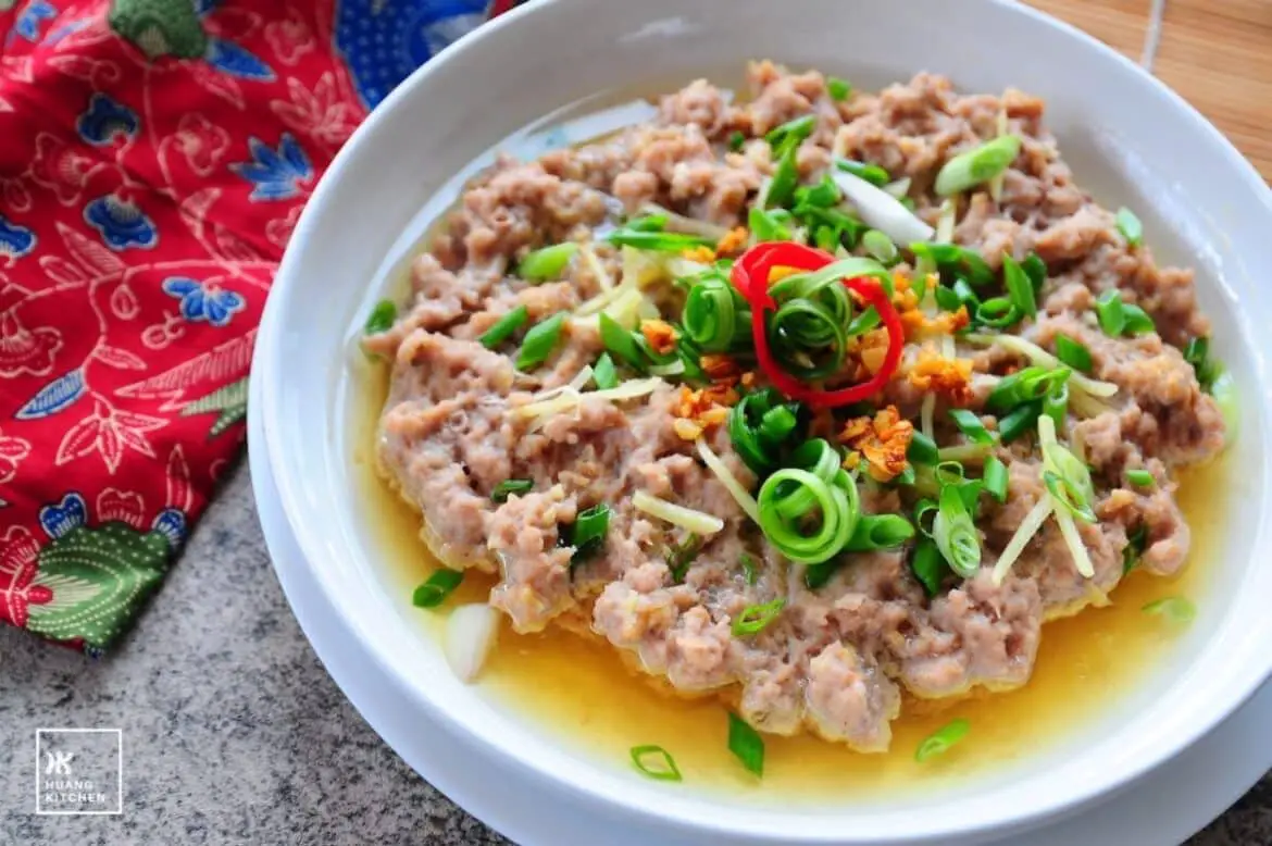 Steamed Minced Pork with Salted Fish Recipe 咸鱼蒸肉饼 | Huang Kitchen